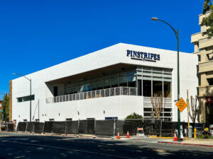 Pinstripes Signage up at Broadway Plaza in Walnut Creek – Beyond the Creek