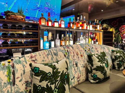 Pinstripes opens at Broadway Plaza in Walnut Creek – Beyond the Creek